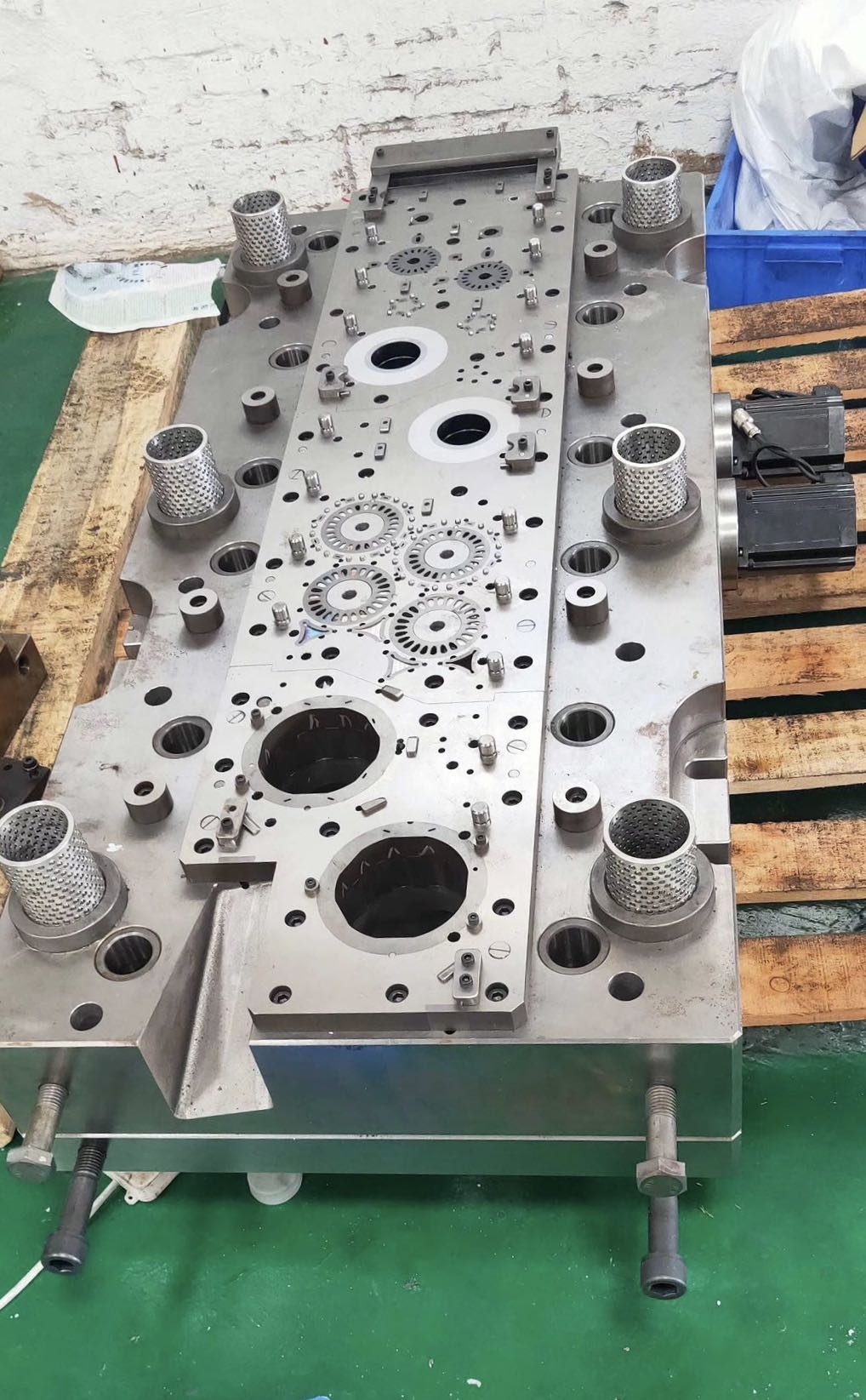 OD110 stator rotor core progressive die