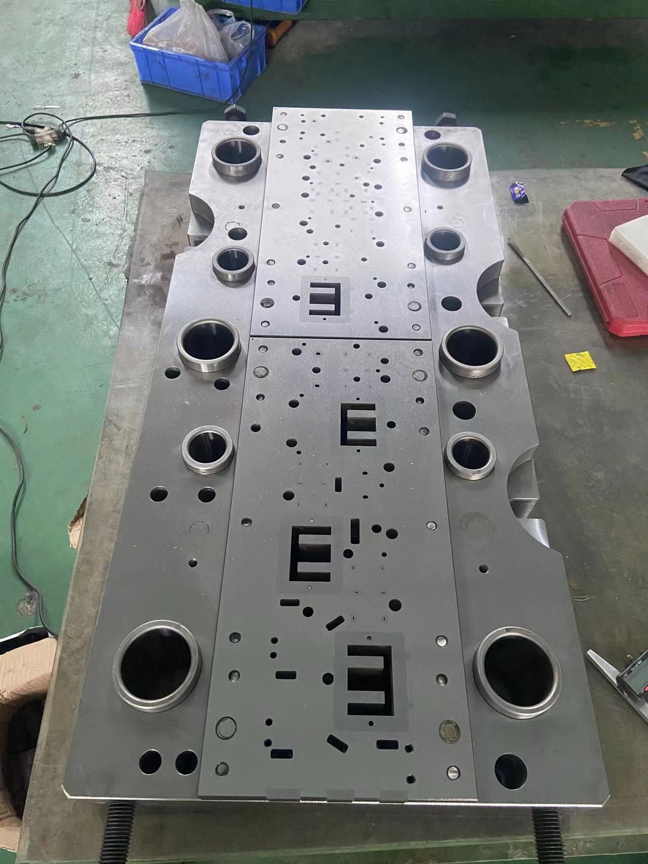 EI lamination progressive interlock die